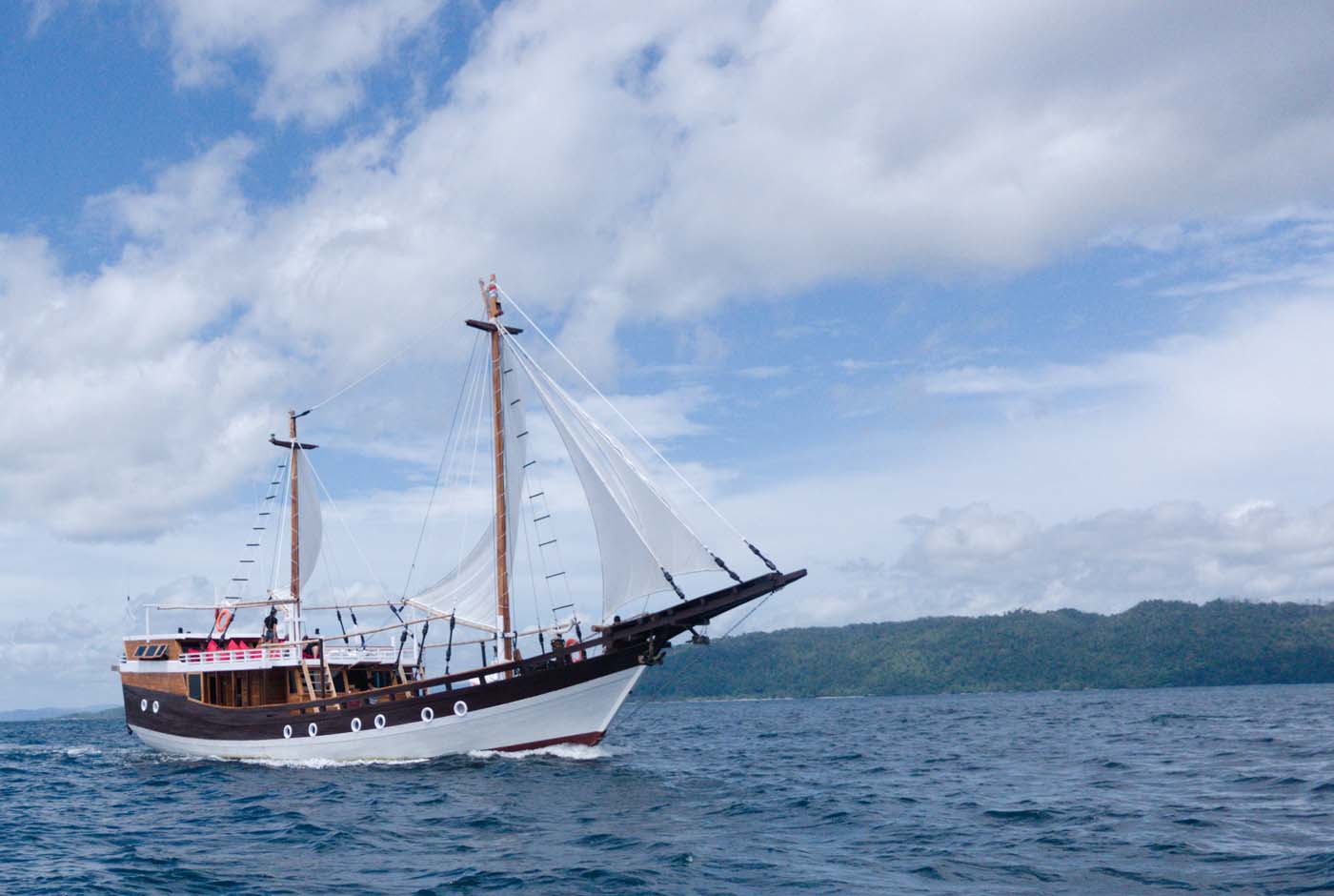 Akomo Isseki - Liveaboard Scuba Diving Indonesia