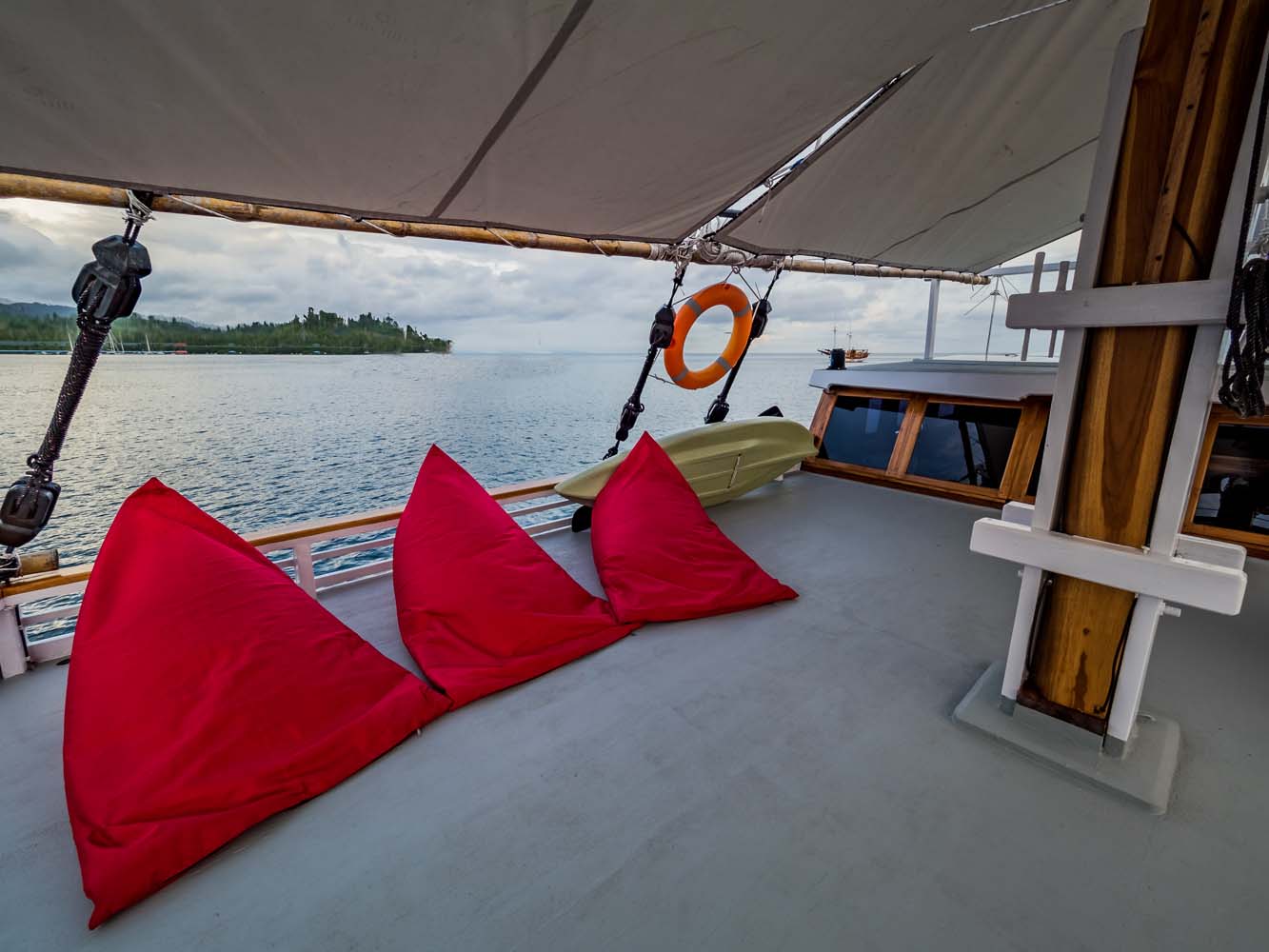 Akomo Isseki - Liveaboard Scuba Diving Indonesia