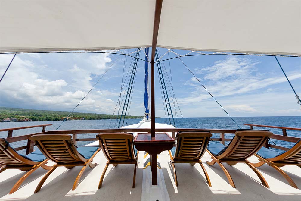 Komodo Dancer Indo Aggressor - Dive Liveaboard Indonesia