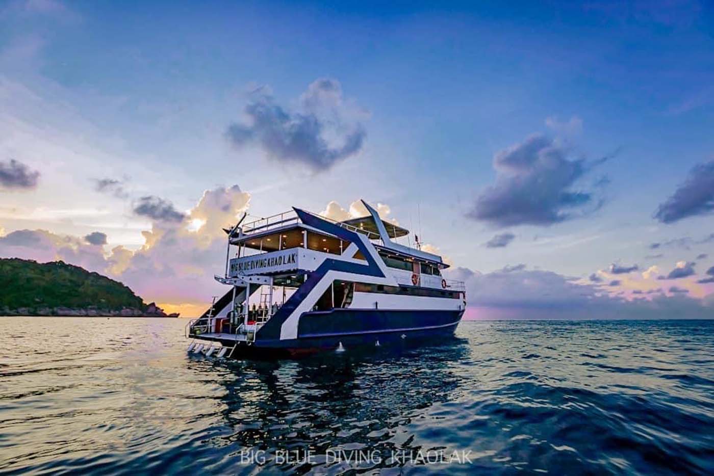 MV Blue Dolphin Liveaboard Diving Thailand